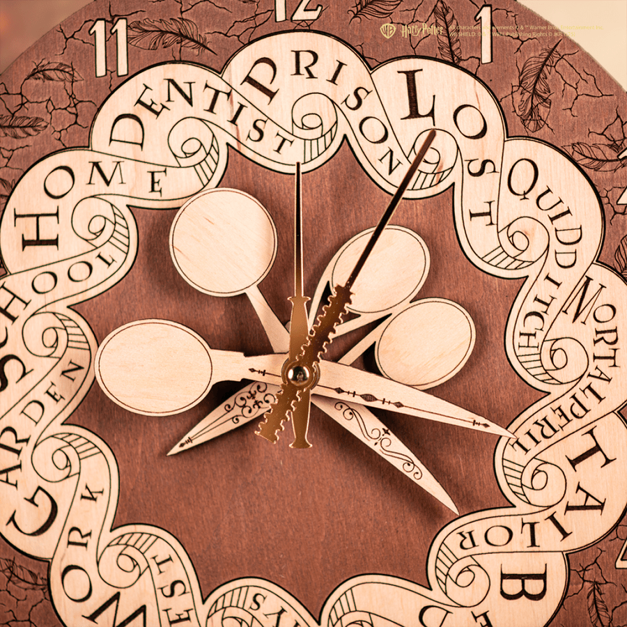 WEASLEY FAMILY™ ROUND 3D WOOD CLOCK – ZeWood